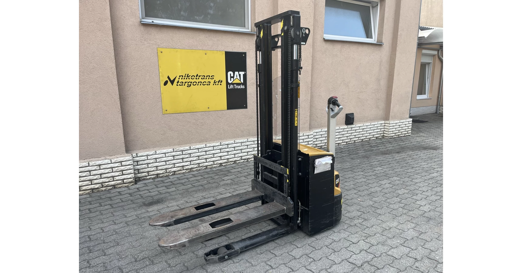 CATERPILLAR NSP12N2 1,2 tonna teherbírású elektromos raklapemelő ...